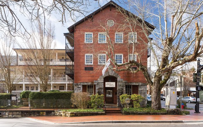 Grand Getaways: Old Edwards Inn & Spa - Southern Lady Magazine