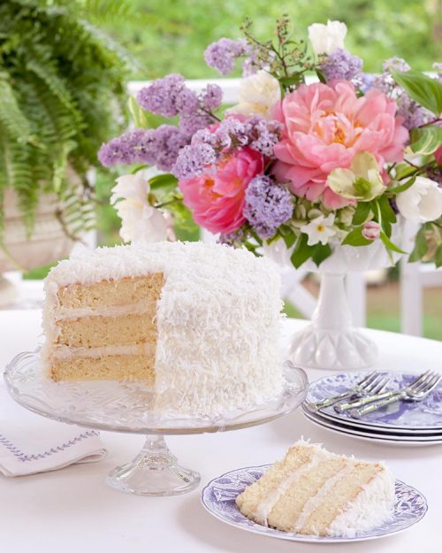 A Cake Extravaganza - Southern Lady Magazine
